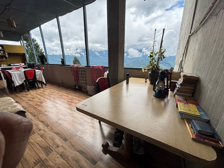 Scenic Veranda Stay With 3 Ensuite Rooms - Rishop