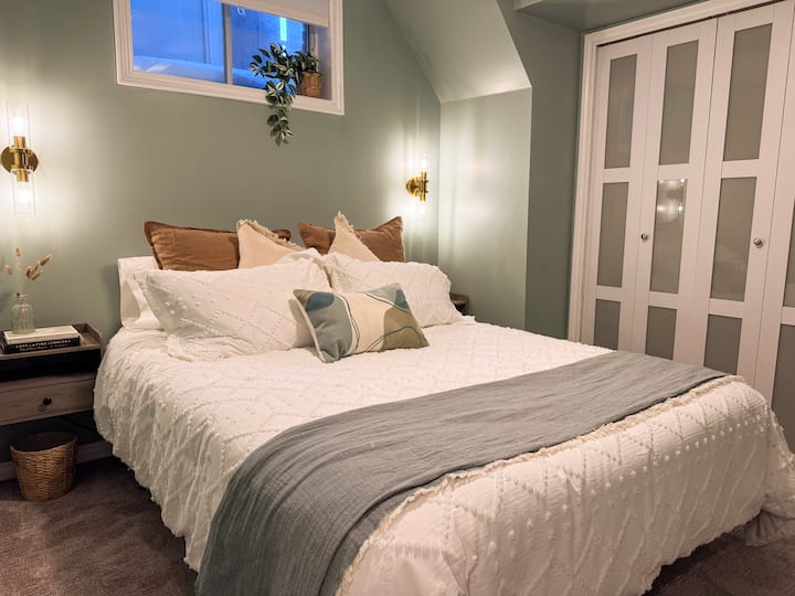 Thoughtfully Designed Private Suite - Burlington