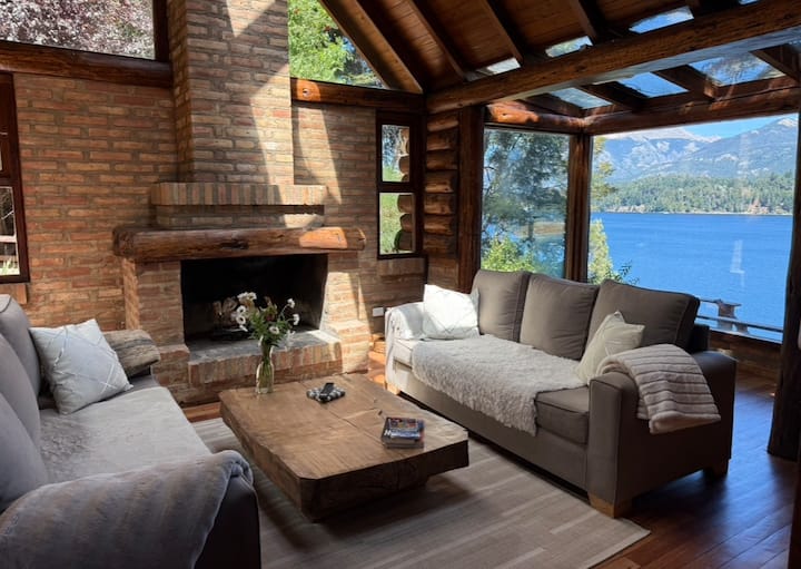 Lakefront Modern Log Cabin - San Carlos de Bariloche