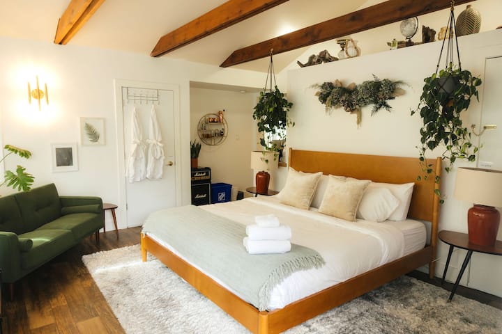 Sword Fern Suite - Tofino