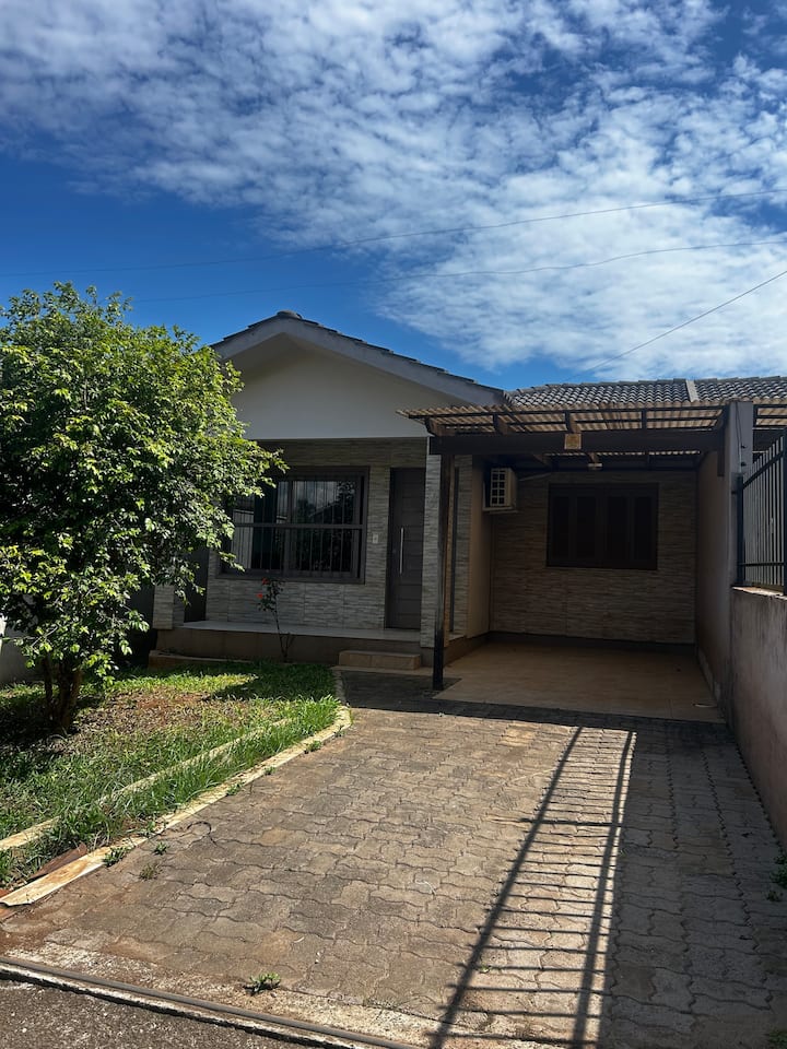Casa | 2 Qrts | 4 Pessoas | Churrasqueira | Pátio - Lajeado