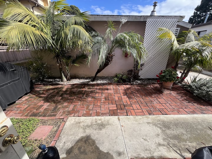 Great Beach Location With All Accessories Needed. - Hermosa Beach, CA