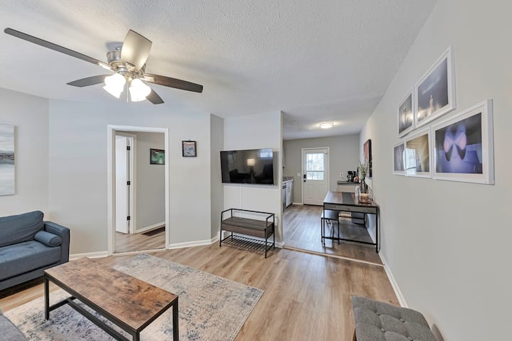 Hip Marietta Sq Bungalow! Hip, Cozy & Affordable. - Marietta, GA