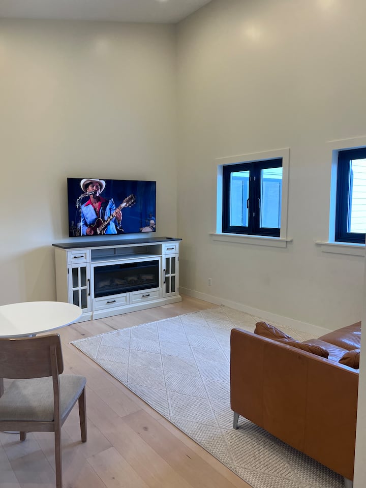 Capitol Hill Apartment - Helena, MT