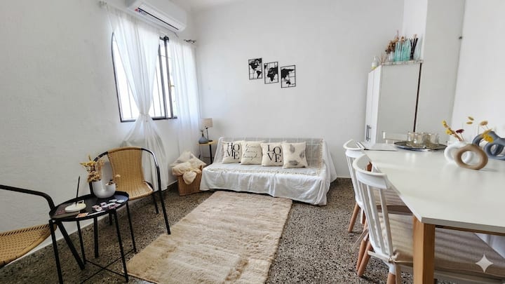 Free Dry Breakfast | Private Patio | Downtown - La Plata