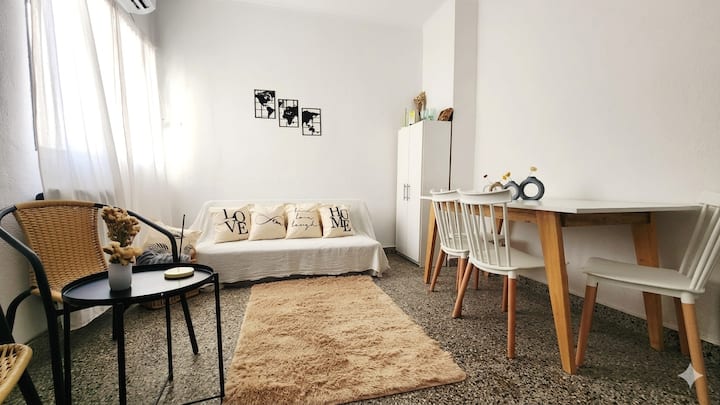 Free Dry Breakfast | Private Patio | Downtown - La Plata