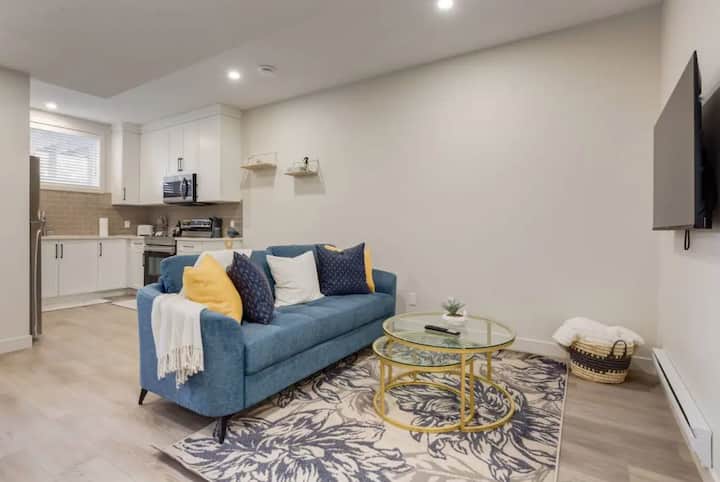 Modern Private Suite | Near Mountains & Calgary - Cochrane
