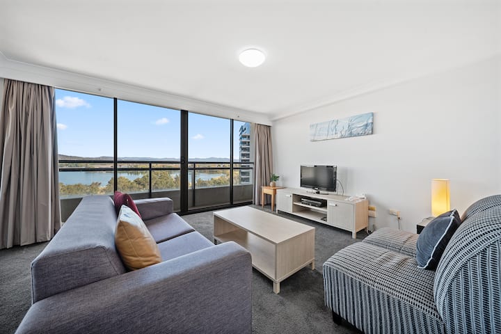 Lakefront Panorama – Classic - Canberra