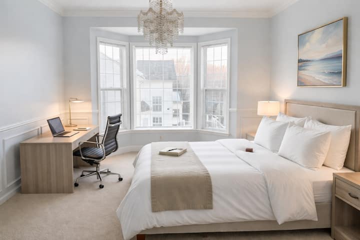Cozy Haven • Desk • Keyless Entry • 8 Min Mall - Woodbridge, VA