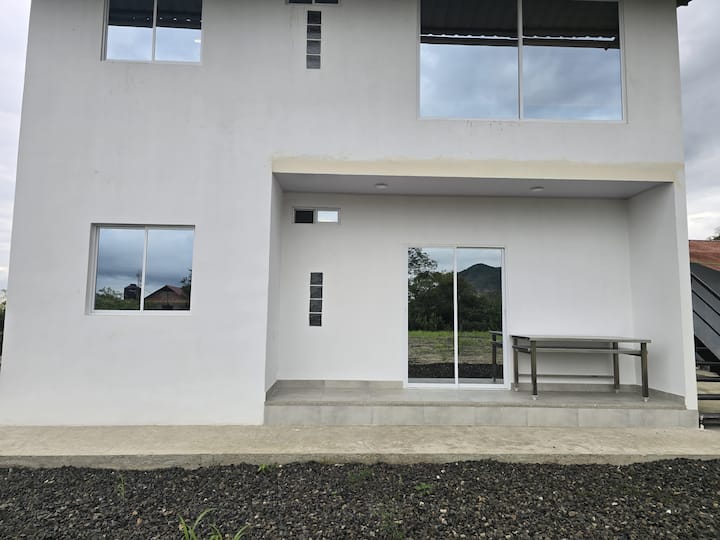 Apartamento Amoblado Cómodo Y Tranquilo - Portoviejo