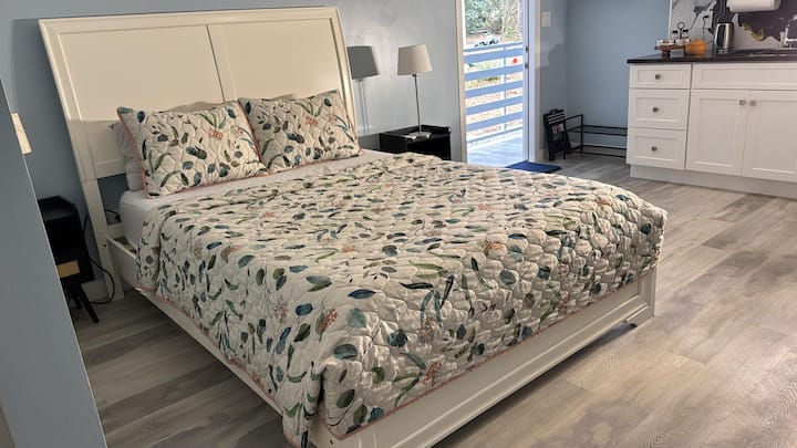 Private New Studio Near Duke & Downtown Durham
(2) - 더럼