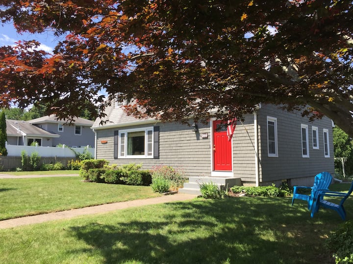 Narragansett Beach Cottage - Narragansett, RI