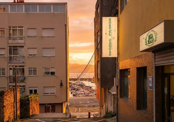 Oasis Del Peregrino: Hostel Cangas Backpackers - Vigo