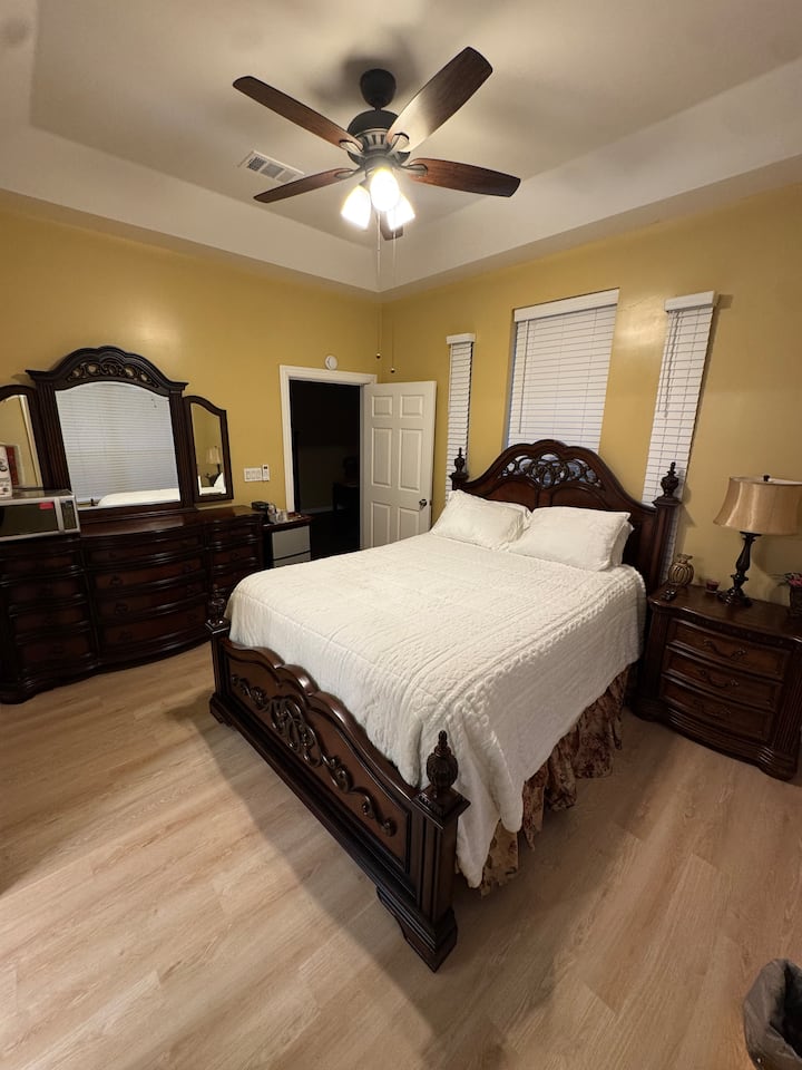 Private 1br - Quiet & Comfortable - Ennis, TX