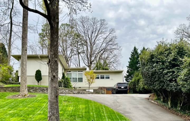 Forest Hills Community | 3br • 3ba | Extended Stay - Danville, VA