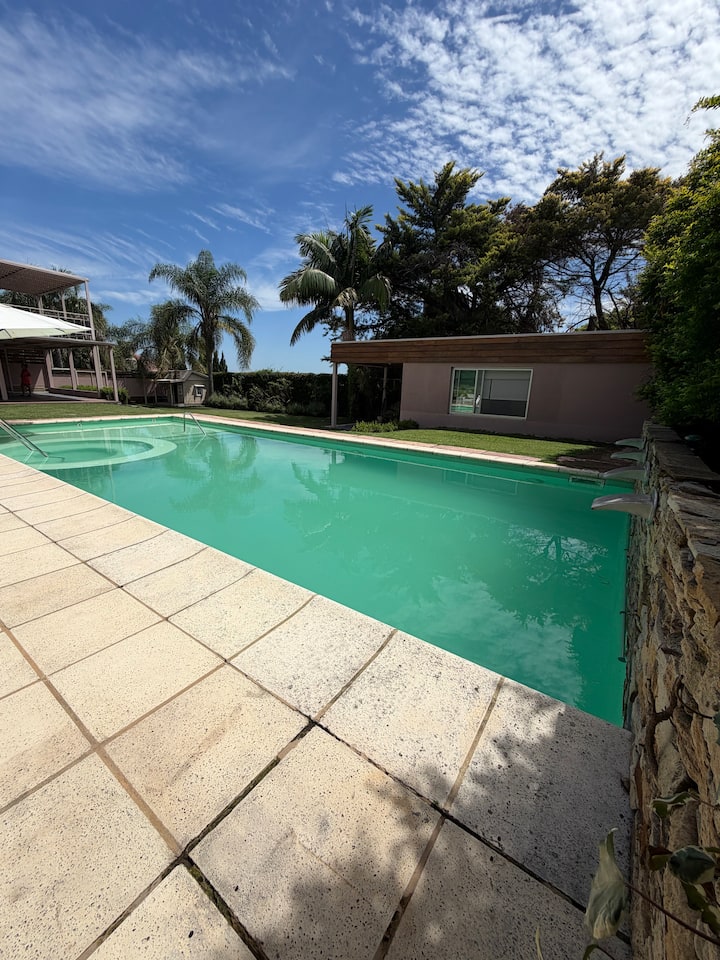 Preciosa Casa De Huésped De Lujo Con Gran Piscina - Paraná
