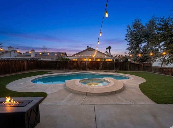 Pool |Hot Tub|arcade & Games|backyard|fire Pit|bbq - Hemet, CA