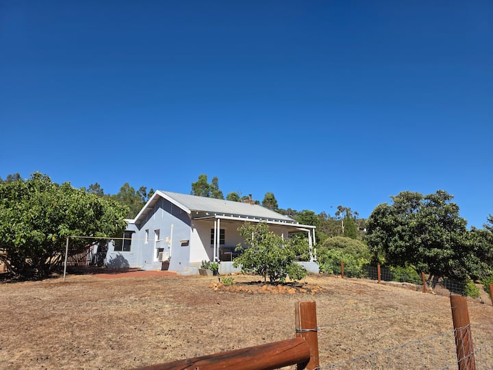Cottage In Kelmscott - Hilbert