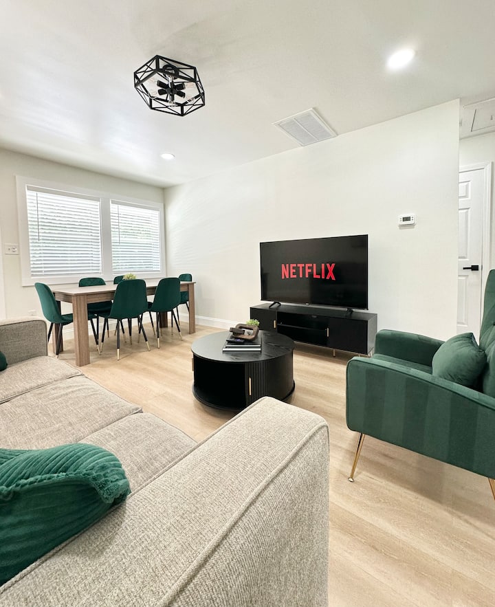 Emerald Retreat | Noda Charlotte | Near Uptown - NoDa - Charlotte