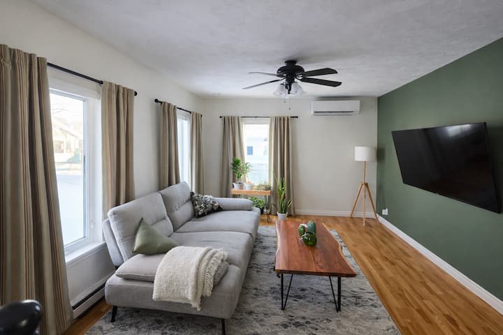 Entire 2 Bedroom Home Near Downtown Dieppe - Moncton