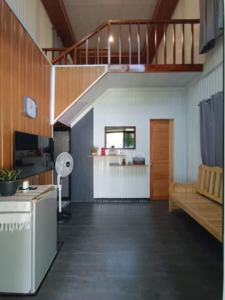 1-min To Dahican|1br Loft| Open Upstairs| Sleeps 8 - Mati