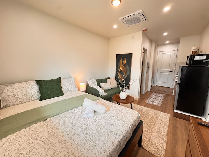 Mountain View Studio - Calabasas, CA