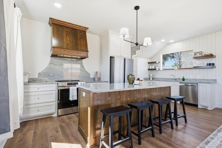 Blue & Bloom Cottage - Waco, TX