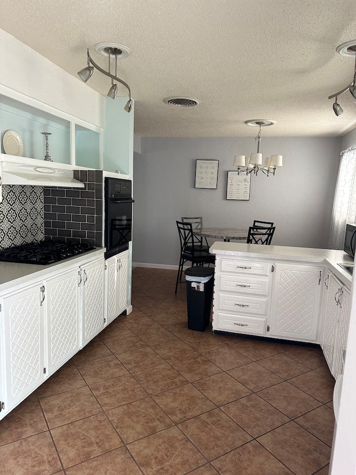 The Pecan Tree Nest - Hobbs, NM