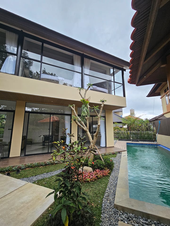 Blissful Villa - Aston