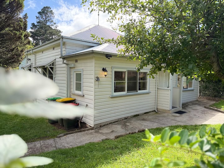 Large Family Cottage ‘Hundleby’ – Walk To Town - Katoomba
