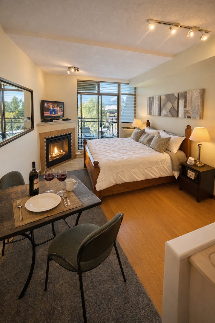 Heart Of Whistler Village | Cozy Studio/alpenglow - Canada
