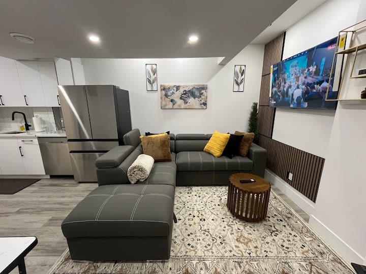 Elegant 2-bedroom Leduc| 10 Mins To Yeg Airport - Alberta