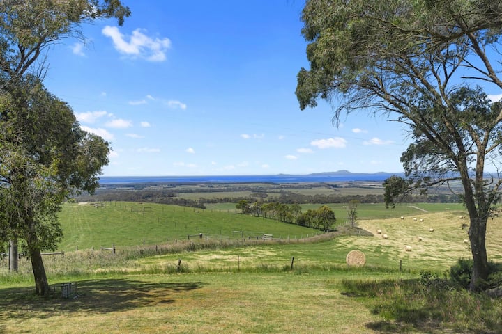 Sweeping Views - South Gippsland | Sleeps 8 - Fish Creek