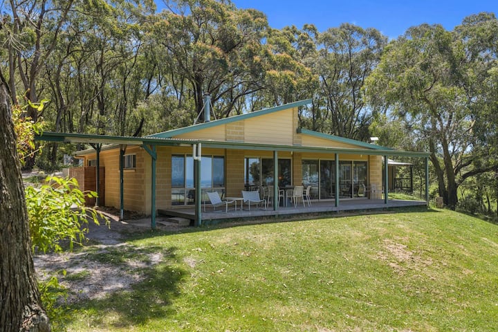 Pat's Place - South Gippsland | Sleeps 8 - Fish Creek