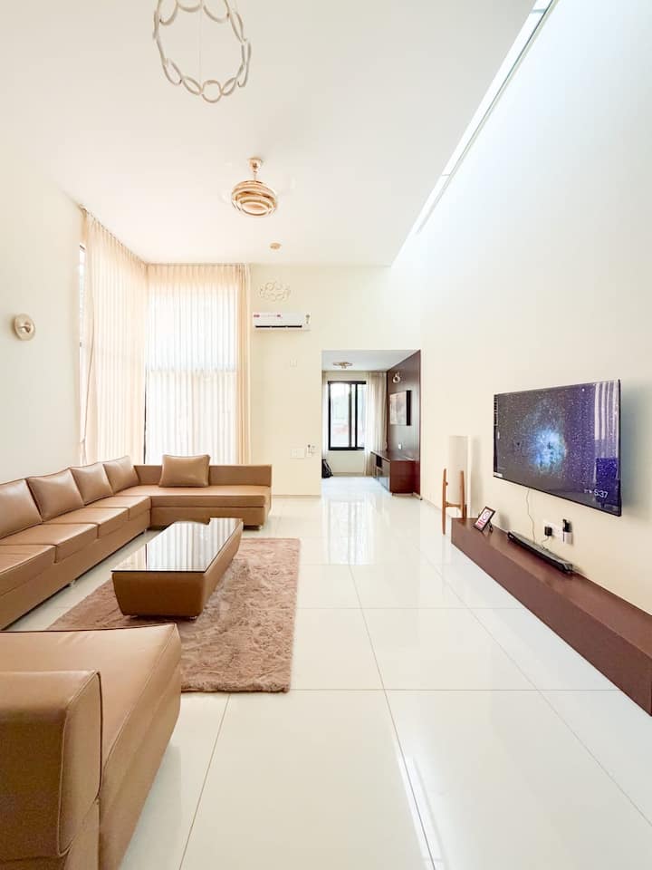 Sprawling Luxury Villa Near Airport•garden+theater - Aéroport Kempegowda Bengaluru (BLR)