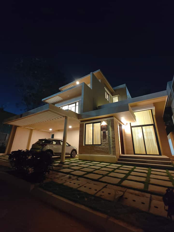 Villa Vega/home Theater/garden/sleeps 14+ - Kempegowda Airport Bengaluru (BLR)