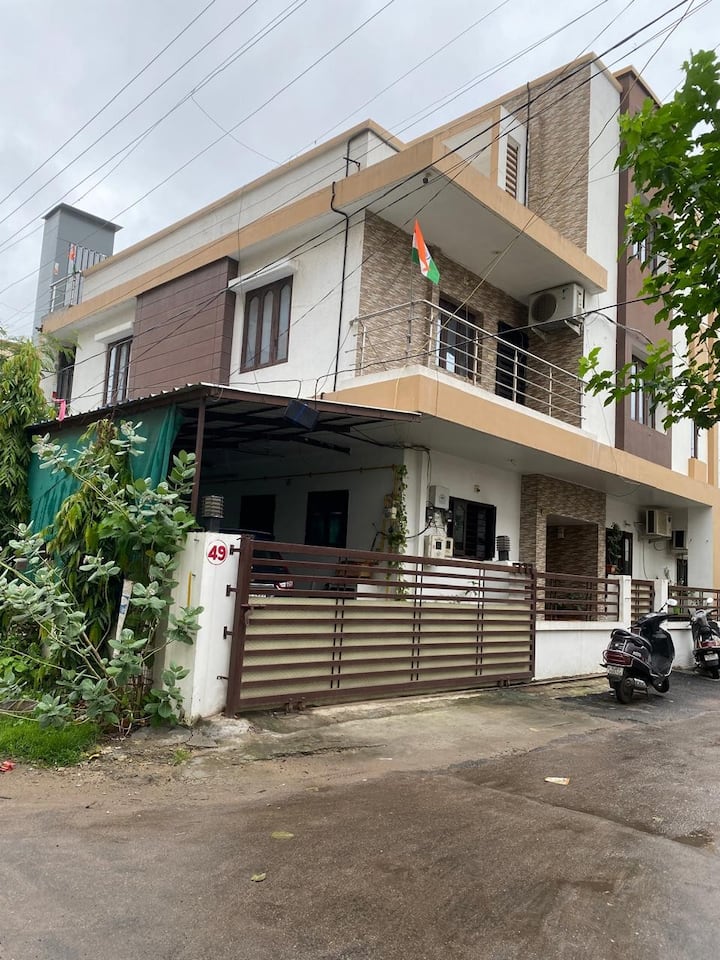 6bhk Corner Bunglow With Full Furnish - Vadodara