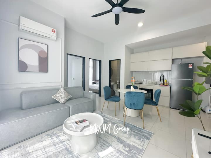 Home Holiday Vibes| Europe | Space | Walks To Ksl - Johor Bahru