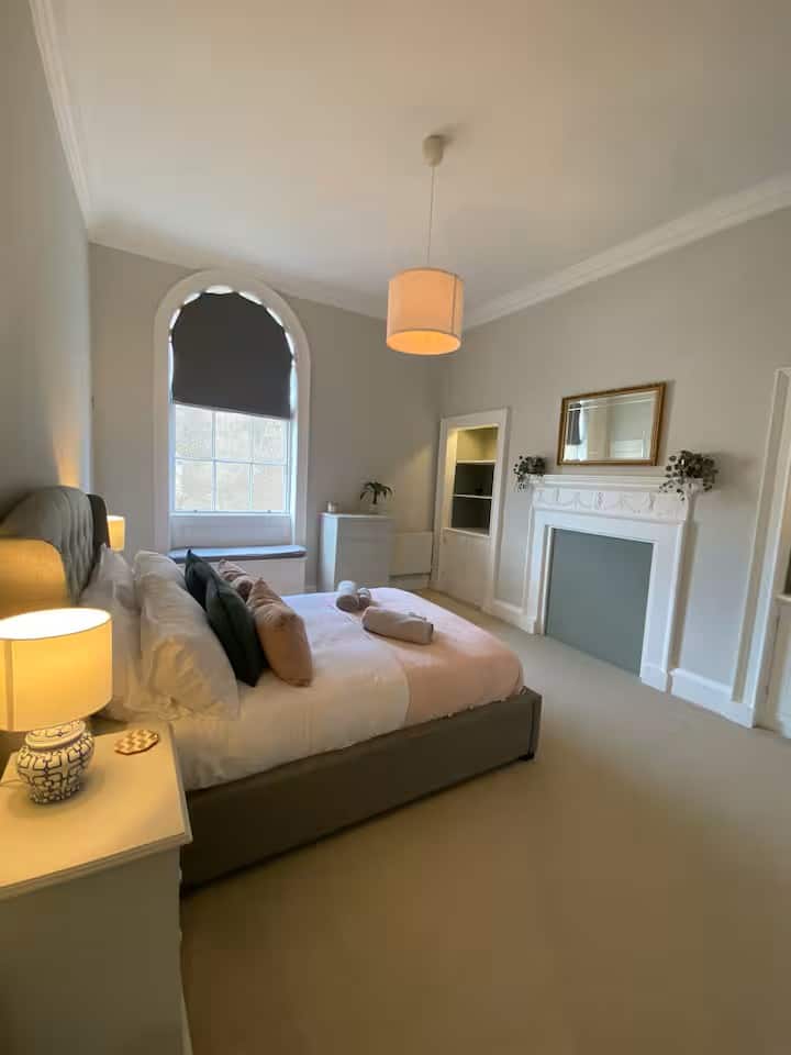 Stylish Apartment In A Beautiful Market Town - Ross-on-Wye
