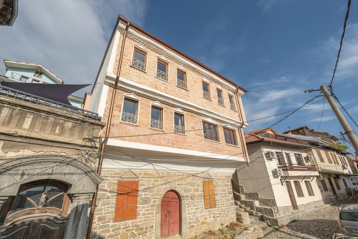 Kolyo Fitcheto's Rose House - Veliko Tarnovo