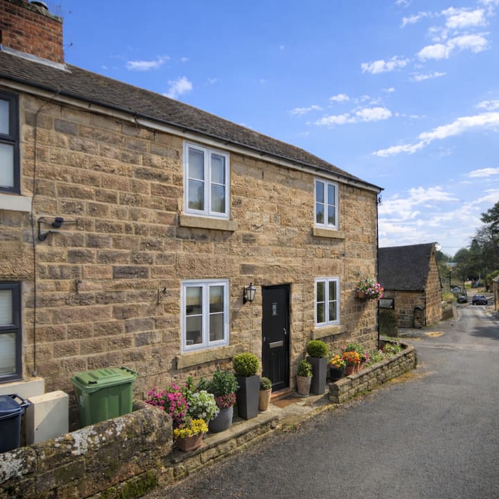 Reg's Retreat - Cosy Village Stone Cottage - Belper