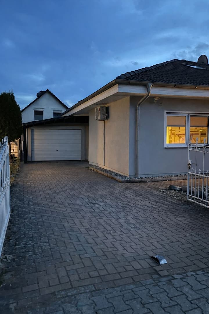 Bungalow 20 Min. Von Berlin Entfernt, 5 Min. Bhf. - Ludwigsfelde