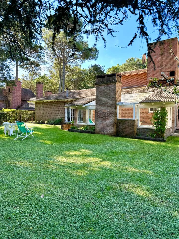 Hermosa Casa En Alquiler A 350 Metros Del Mar. - Pinamar