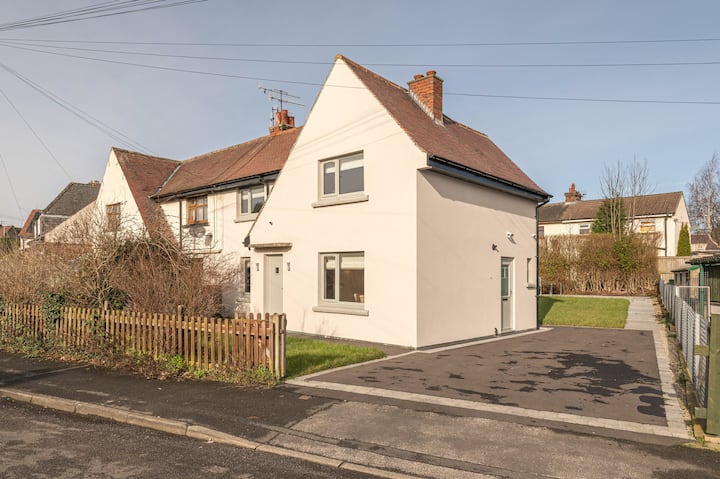 Chevin Forest Home W/ Cinema Style Room - Leeds Bradford Airport (LBA)