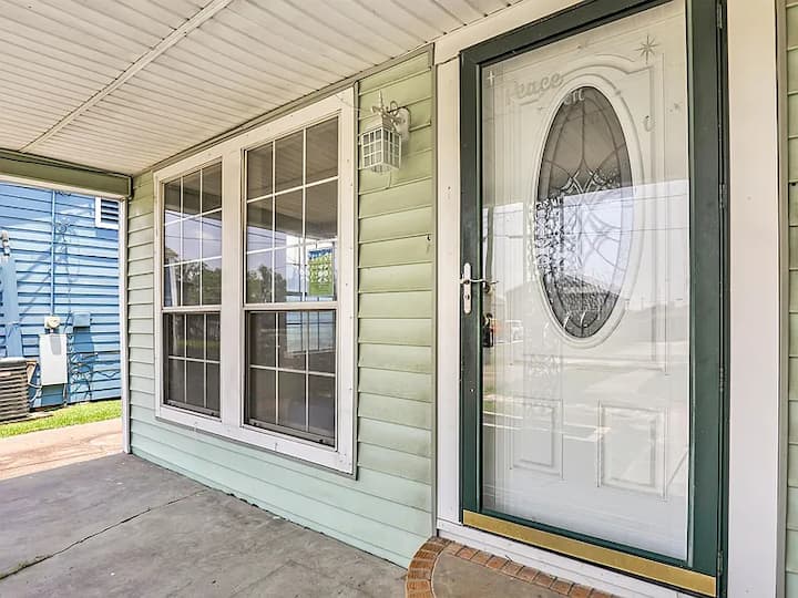 7 Bed Room House Sleeps 8-10 Beds. - Nederland, TX