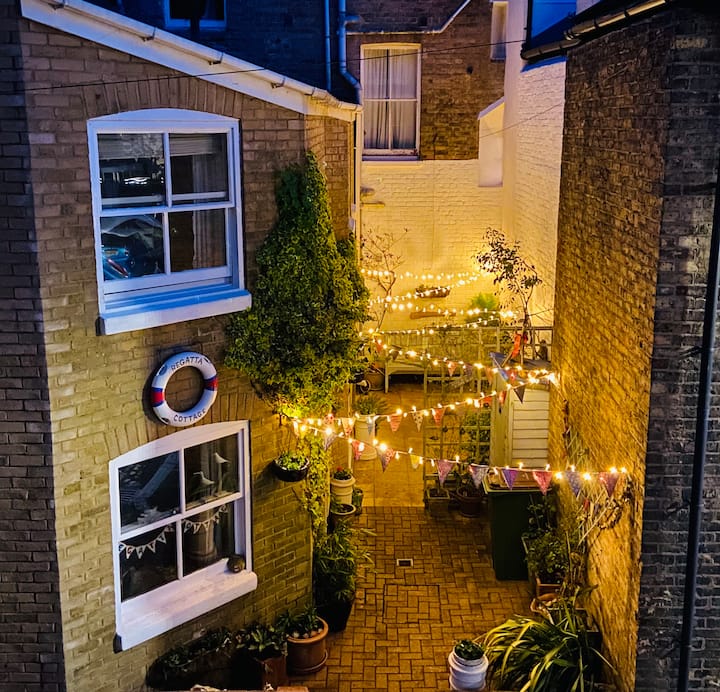 Regatta Cottage. Just Beyond The Beach! - Folkestone