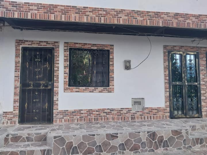 Descanso Junto Al Río En Cisneros, Cerca Al Parque - Cisneros