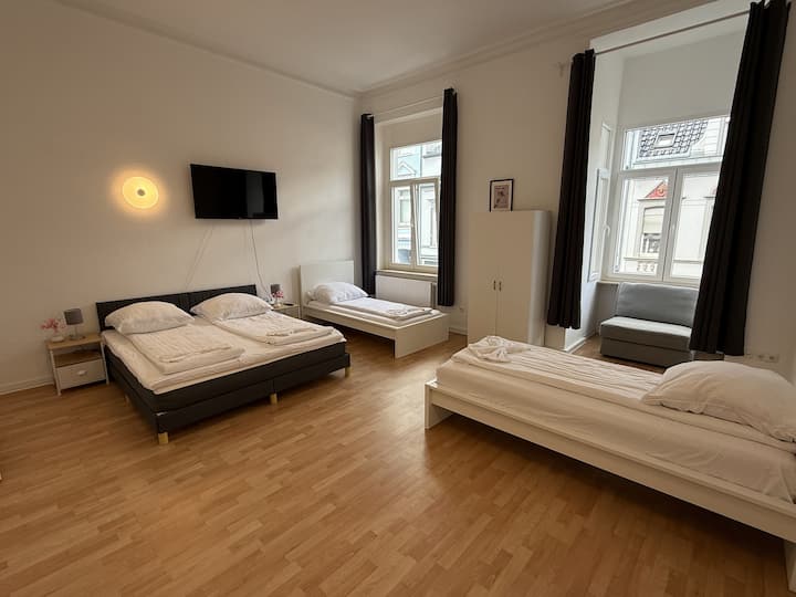 Central 3-bedroom Family Apartment With Kitchen - Kürten