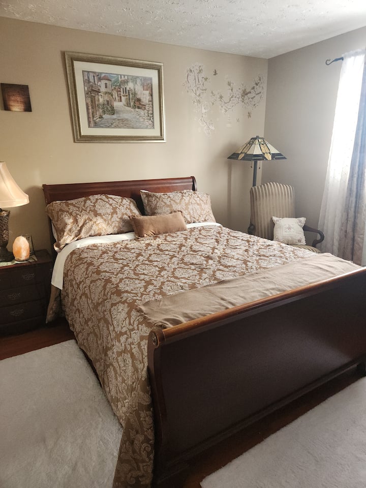 Great Hosts Cozy Atmosphere 
Bloom Crescent B&b - Elliot Lake