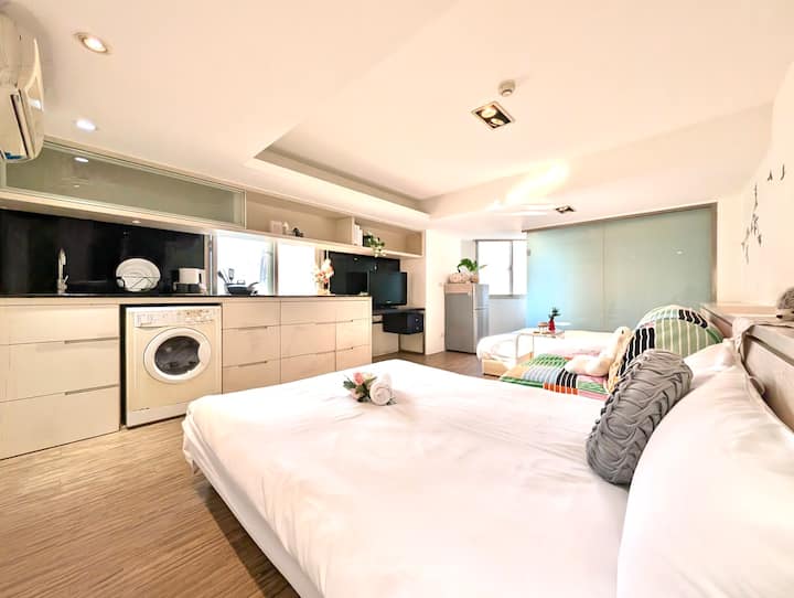 Qm7989/微光花舍/捷運西門町站走路3分鐘/洗脫烘衣機/台北車站/電梯/紅樓/101/住1-6人 - Taipei City